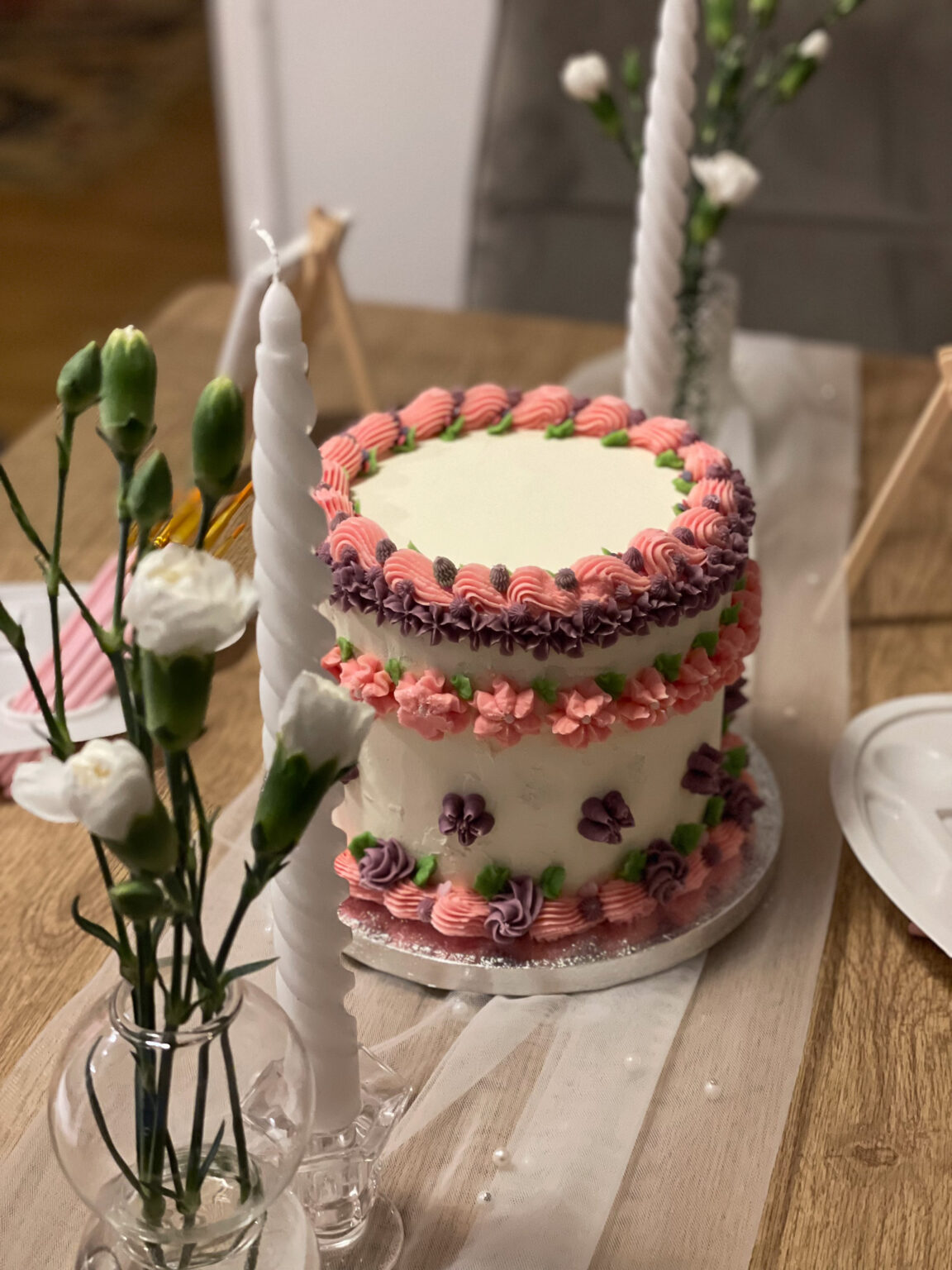The Trendy Graduation Cake Ideas That Your Guests Will Love - diana maria
