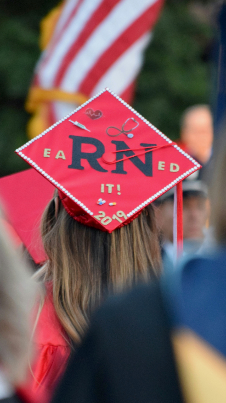 23 Creative Graduation Cap Ideas You Need To Try - diana maria