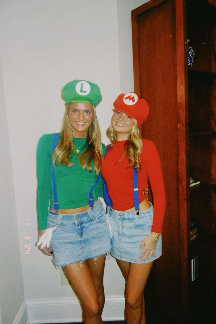 32 Iconic Duo Halloween Costumes For Best Friends - Diana Maria & Co