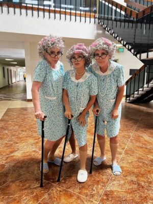 22 Incredibly Good Trio Costumes To Recreate This Halloween - diana maria
